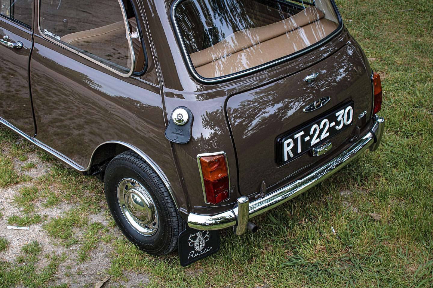 Personalized Leather Classic Mini Fuel Bib - Koncept Studios